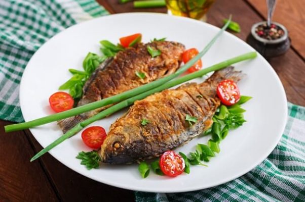 Fried Crucian Carp with Onions | How to Cook Crucian Carp
